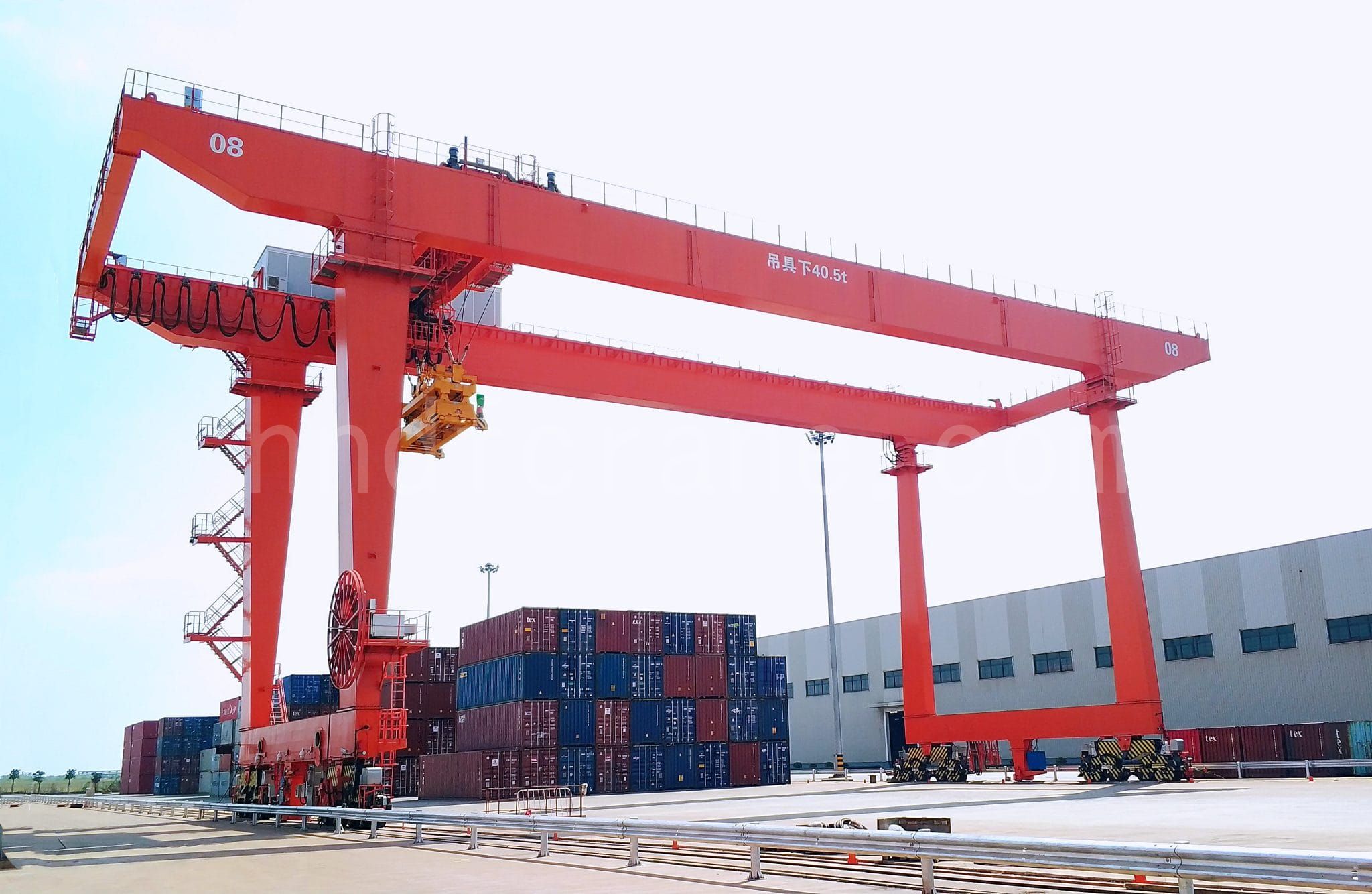 Grúas pórtico para contenedores montadas sobre rieles RMG para una ...